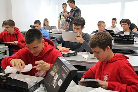 tablet-racunari-umesto-knjiga-u-skoli | Yumama