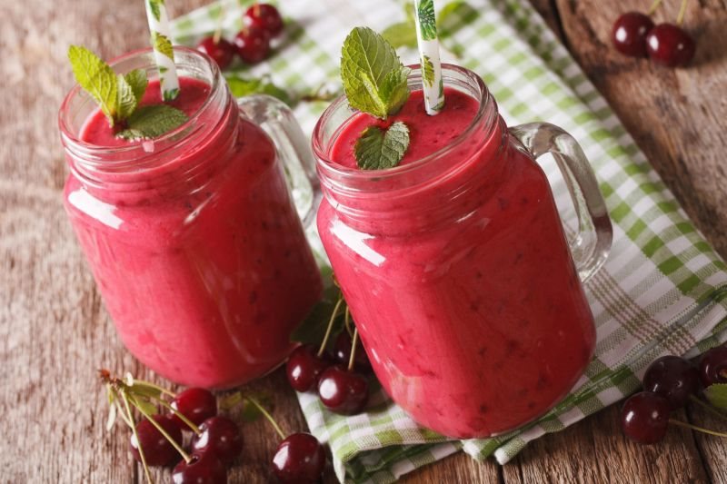 zdrava-poslastica-za-vrele-letnje-dane-smuti-sa-visnjama | Yumama