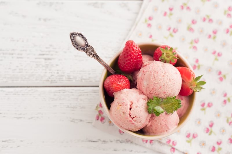 domaci-sladoled-od-jagoda-ukusan-i-zdrav-porodicni-dezert-recept | Yumama