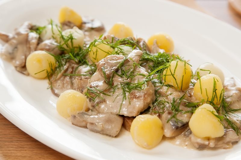 telece-snicle-punjene-kajmakom-tope-se-u-ustima-recept | Yumama