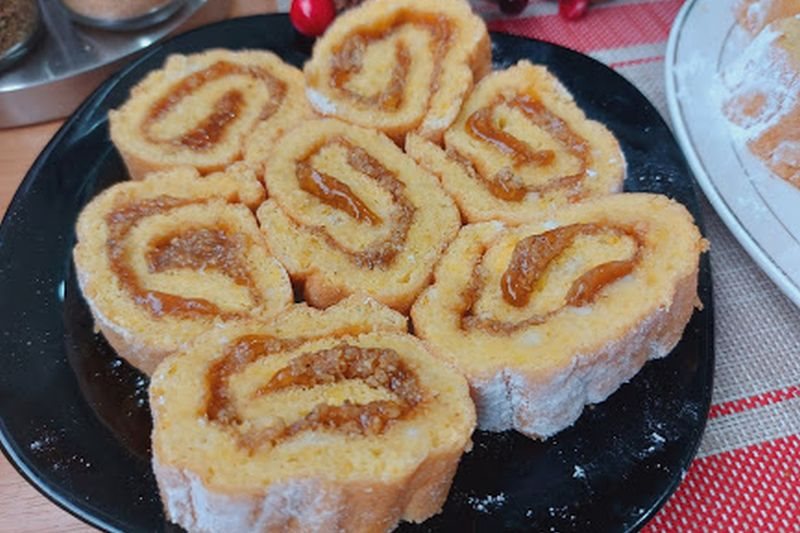 rolat-sa-dzemom-patispanj-zuti-meki-kolac-starinski | Yumama