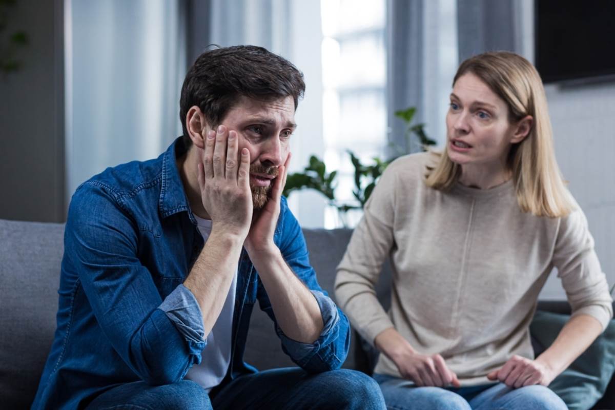 Muž spava dok se žena celu noć brine o bebi | Yumama