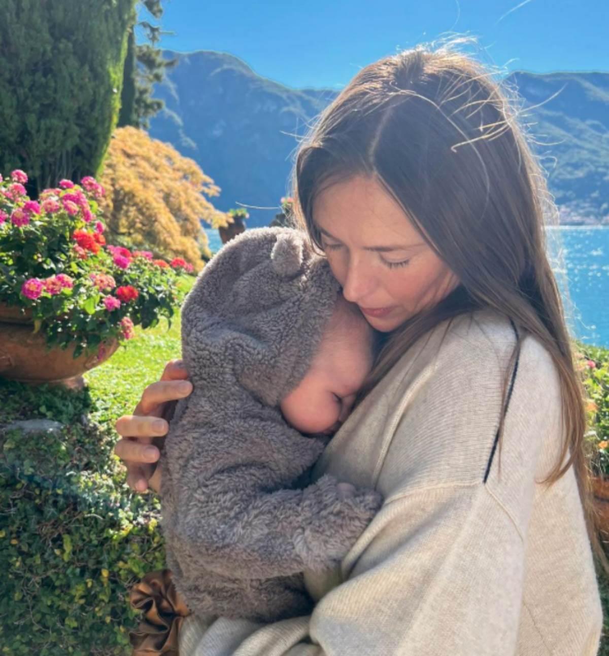 Marija Šarapova u crnoj haljini i o sinu | Yumama