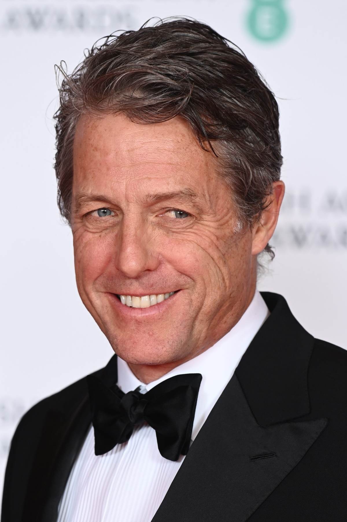 Glumac Hju Grant sramoti decu | Yumama