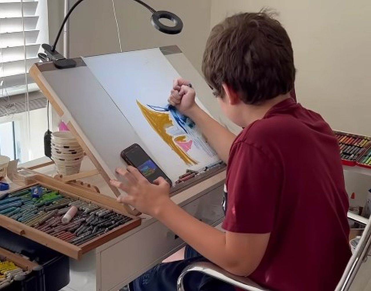 Kako dečak sa autizmom crta | Yumama