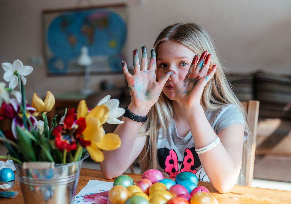 kako skinuti fleke od boje za jaja | Yumama