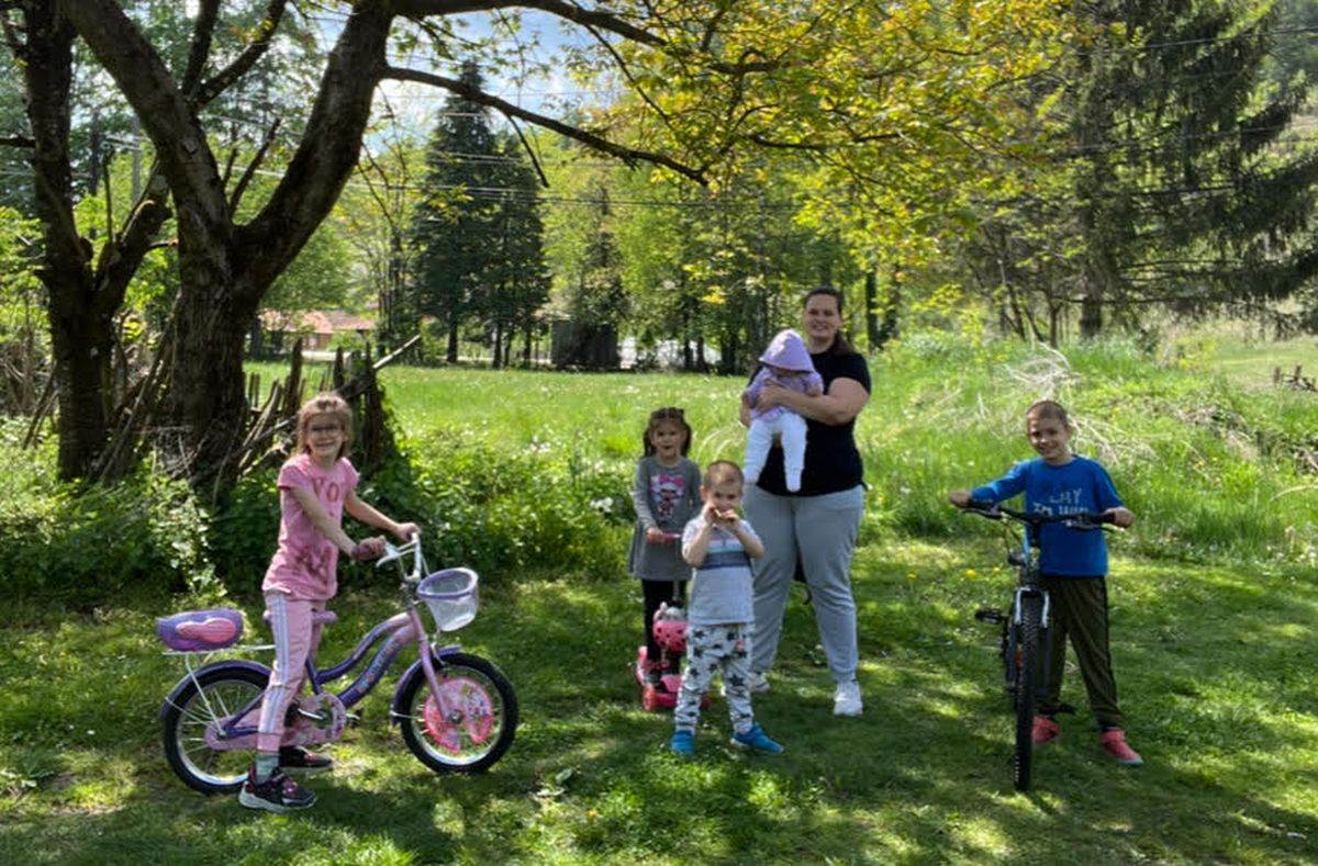 Mama petoro dece priča nam kako je vratiti se na selo posle života u Americi | Yumama