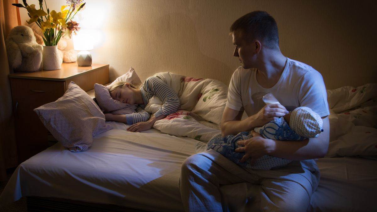 Tate ne ustaju noću kad beba plače | Yumama