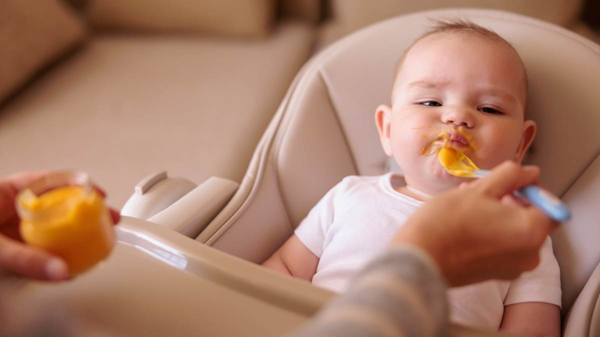 Kada i kako se bebi uvodi nemlečna ishrana | Yumama