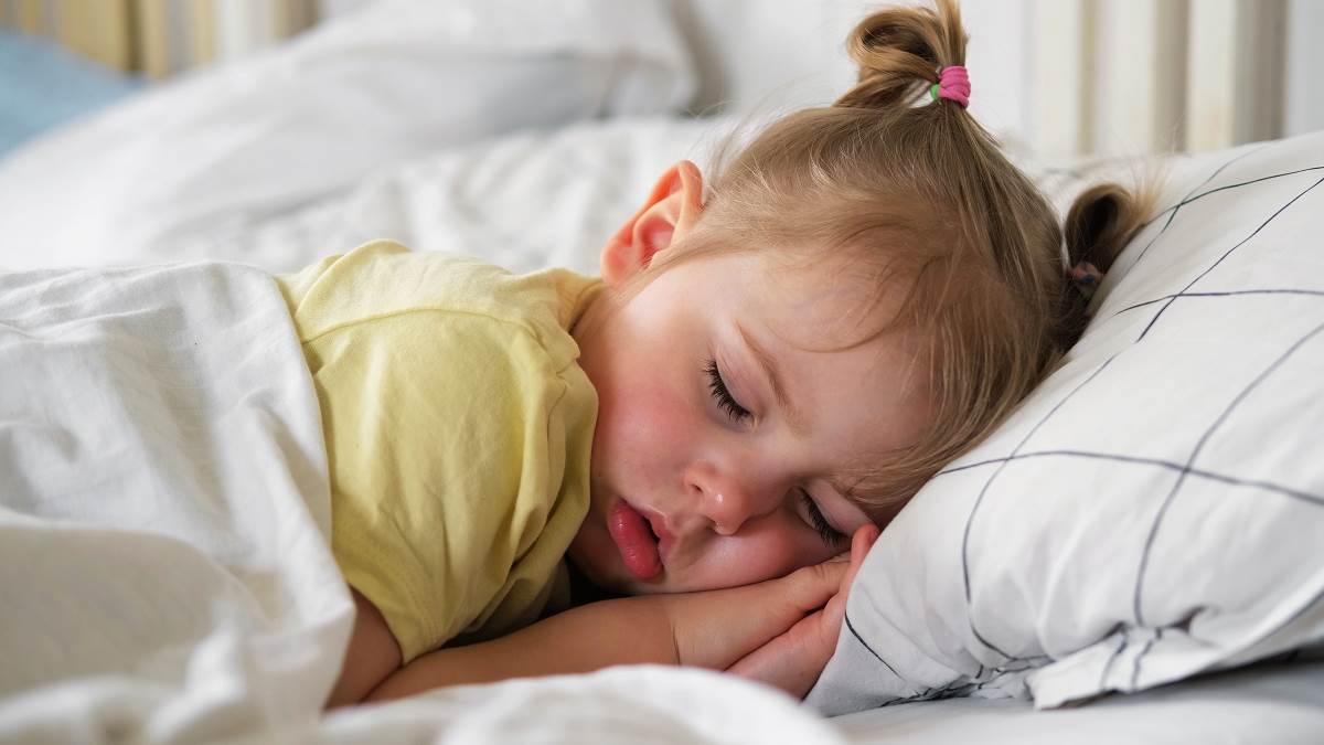 Deca koja ne idu na spavanje uvek u isto vreme se lošije ponašaju | Yumama