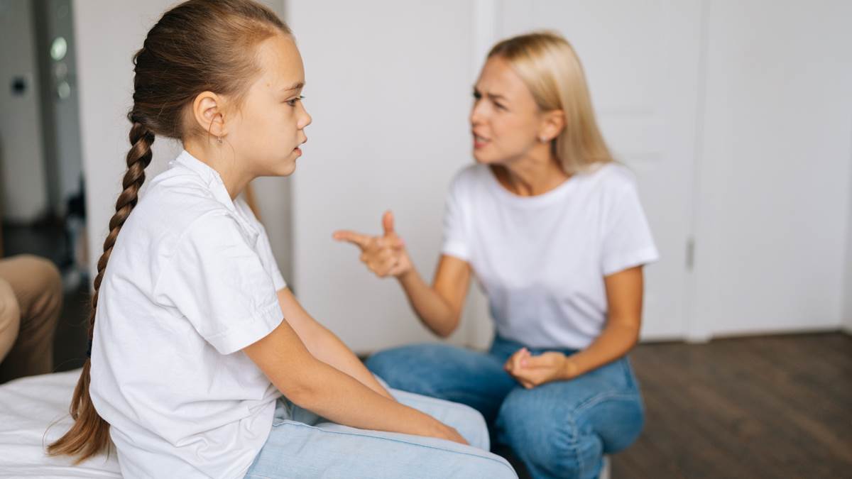 9 znakova po kojima se prepoznaju strogi roditelji | Yumama